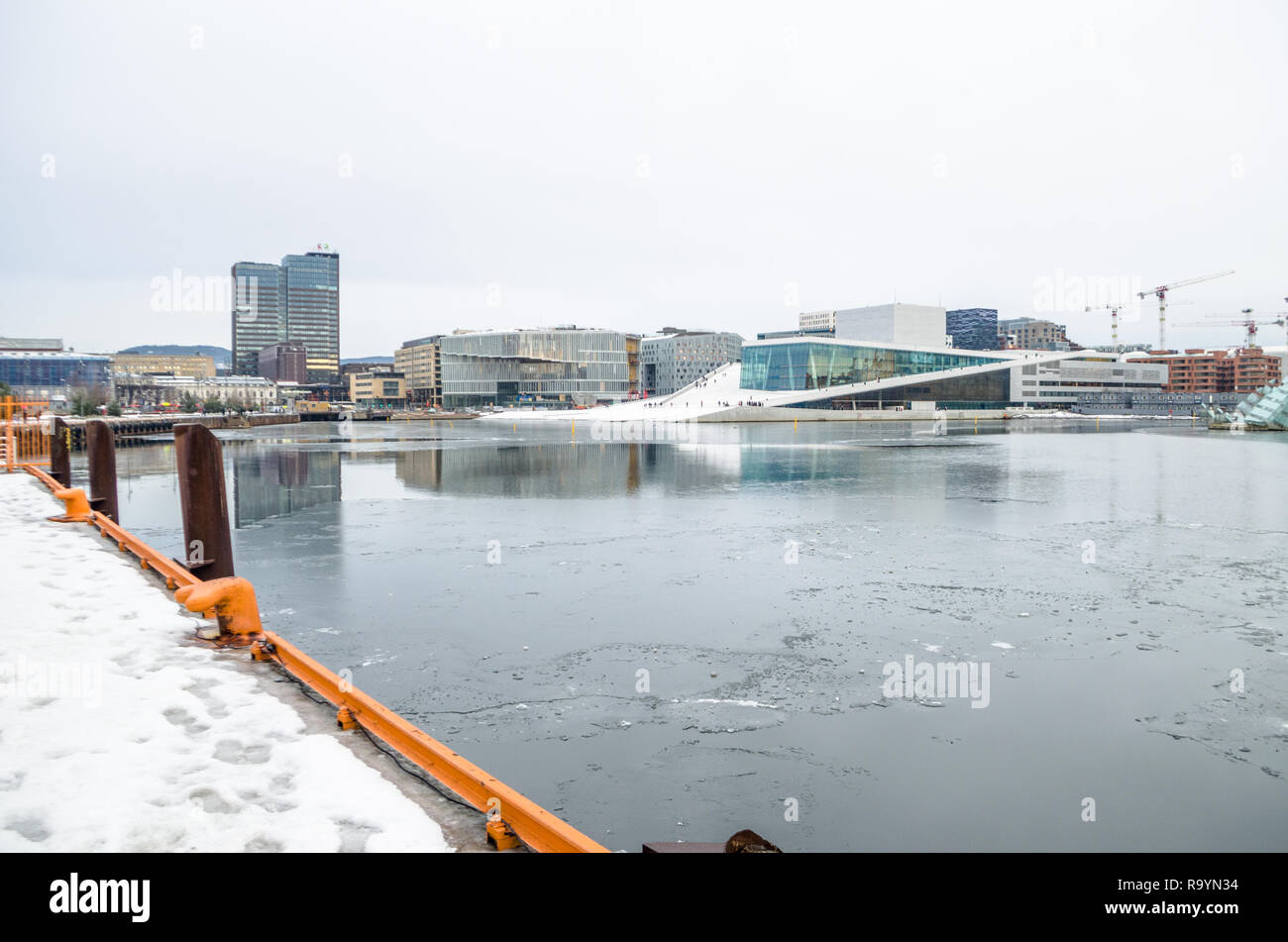 Oslo opera house snow hi-res stock photography and images - Alamy