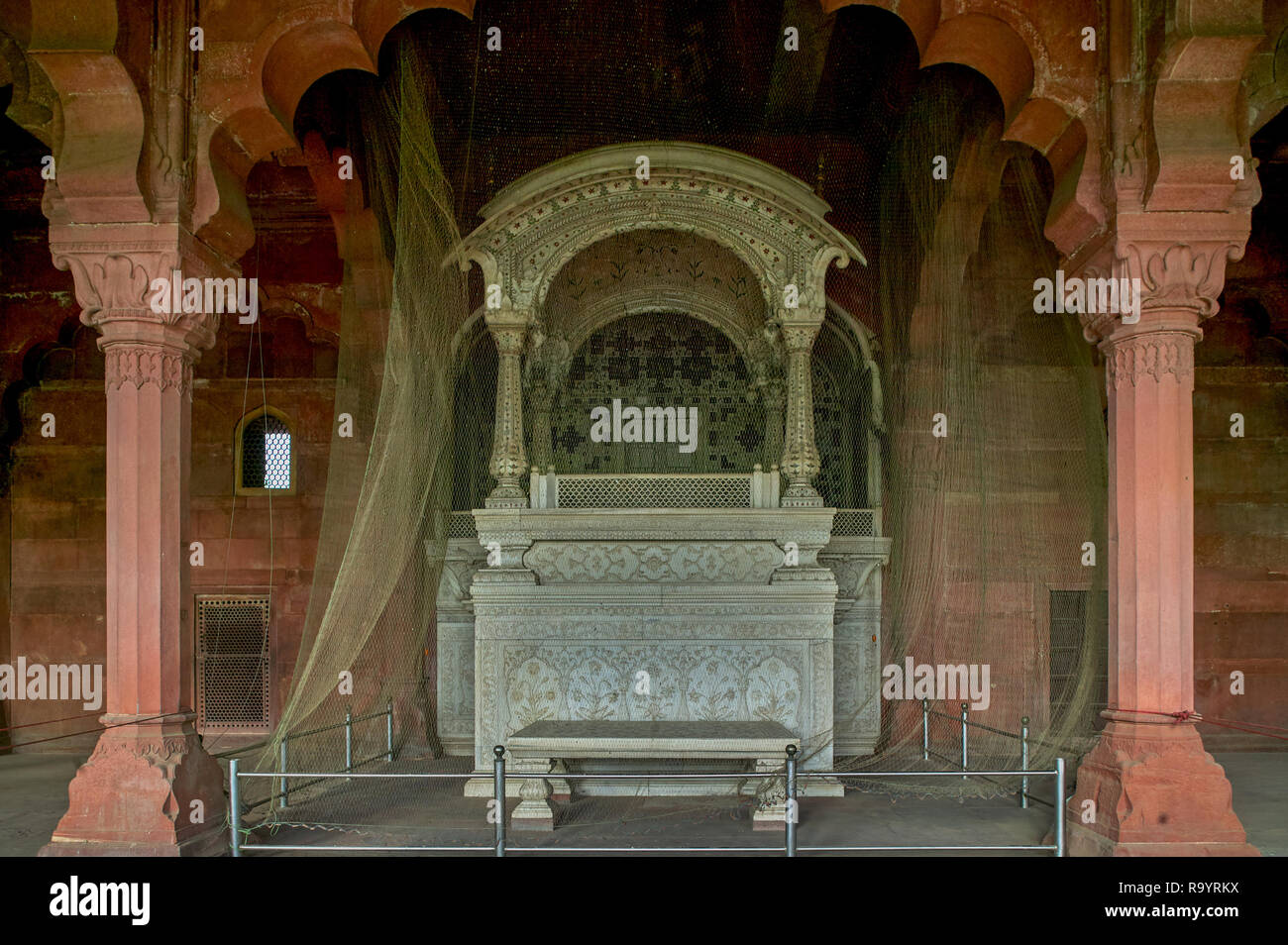 08-jun-2004 The throne of king Akbar in Diwan-i-Am in the Red Fort ...