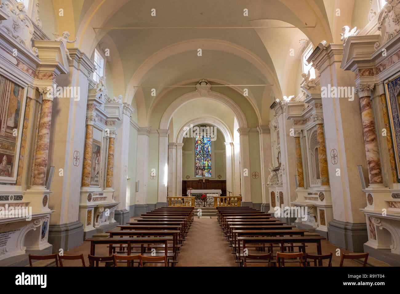 Inside of he convent of San Francesco Roman Catholic church in Gothic ...