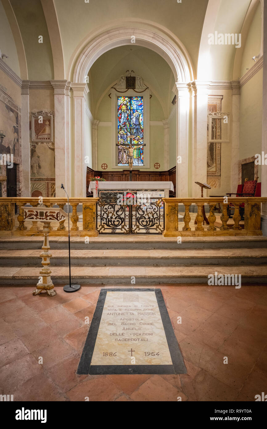 Castle inside roman fort hi-res stock photography and images - Alamy