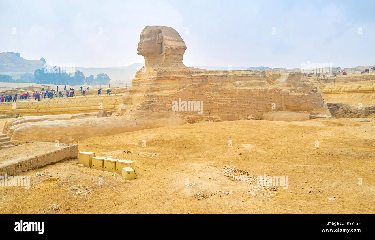 GIZA, EGYPT - DECEMBER 20, 2017: The tourist groups on the Sphinx ...