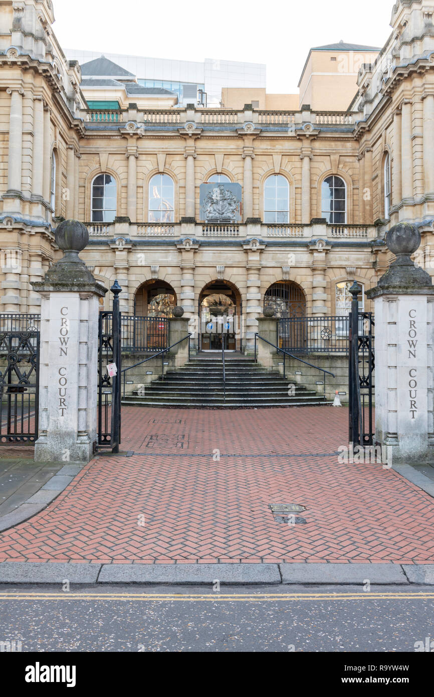 Reading Crown Court gates and entrance Stock Photo - Alamy