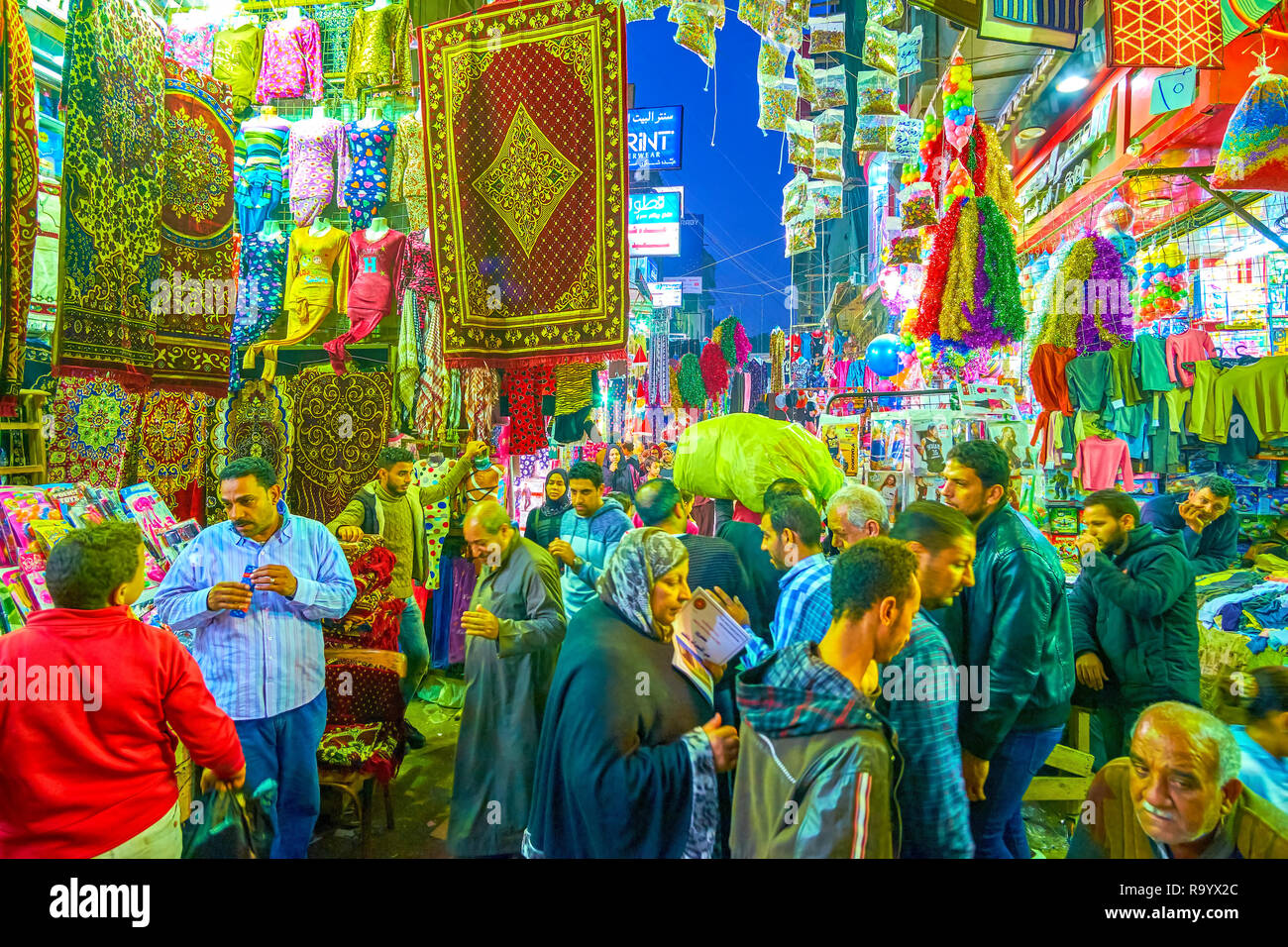 CAIRO, EGYPT - DECEMBER 20, 2017: The crowded streets in Khan El ...