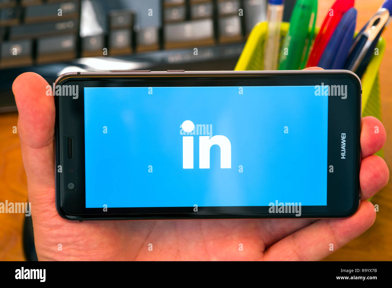 Linkedin logo hi-res stock photography and images - Alamy