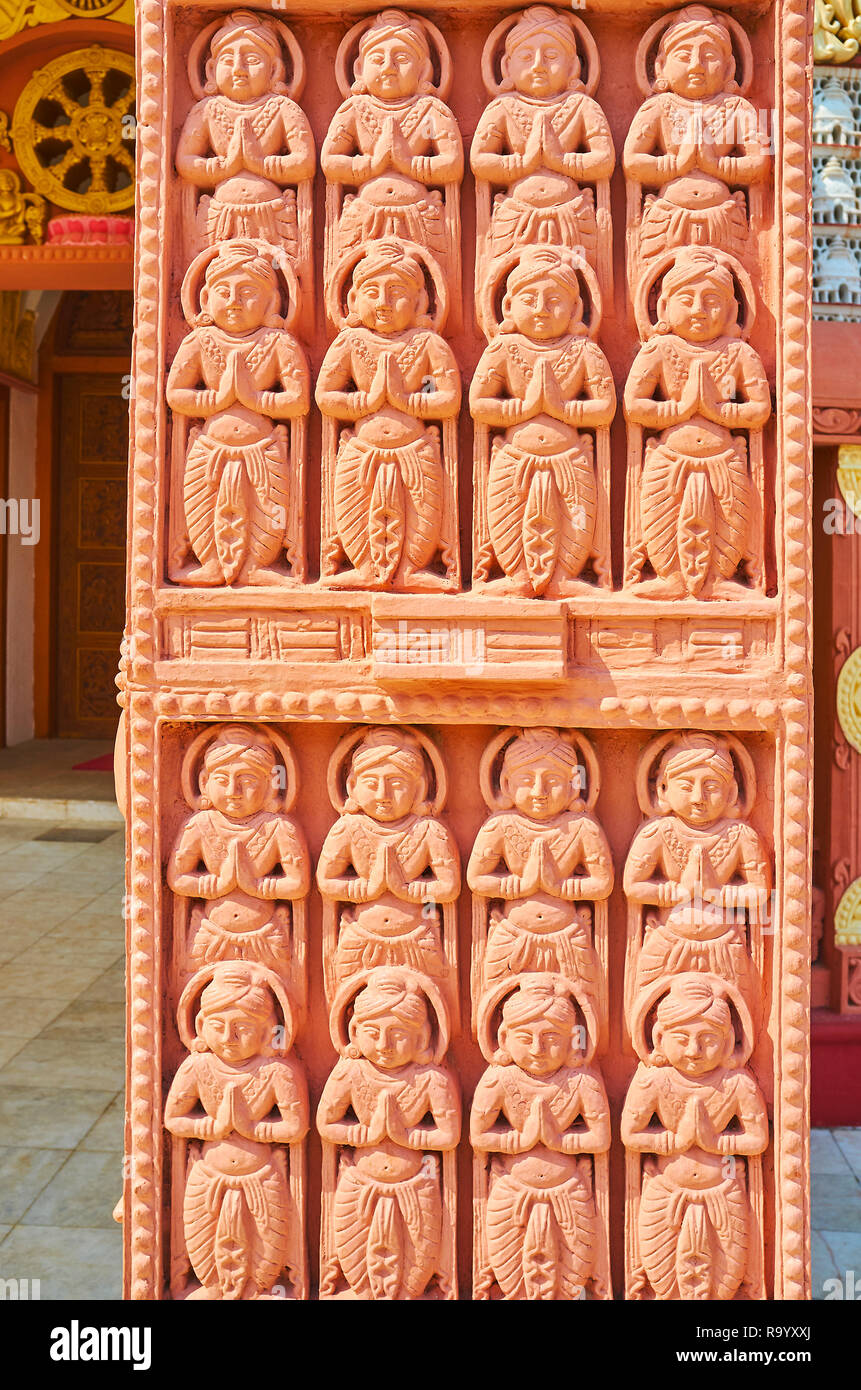 Detail carved torana gate hi-res stock photography and images - Alamy