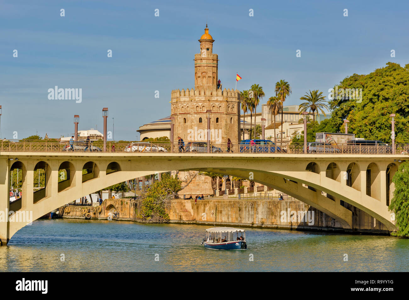 Gold tower bridge hi-res stock photography and images - Alamy