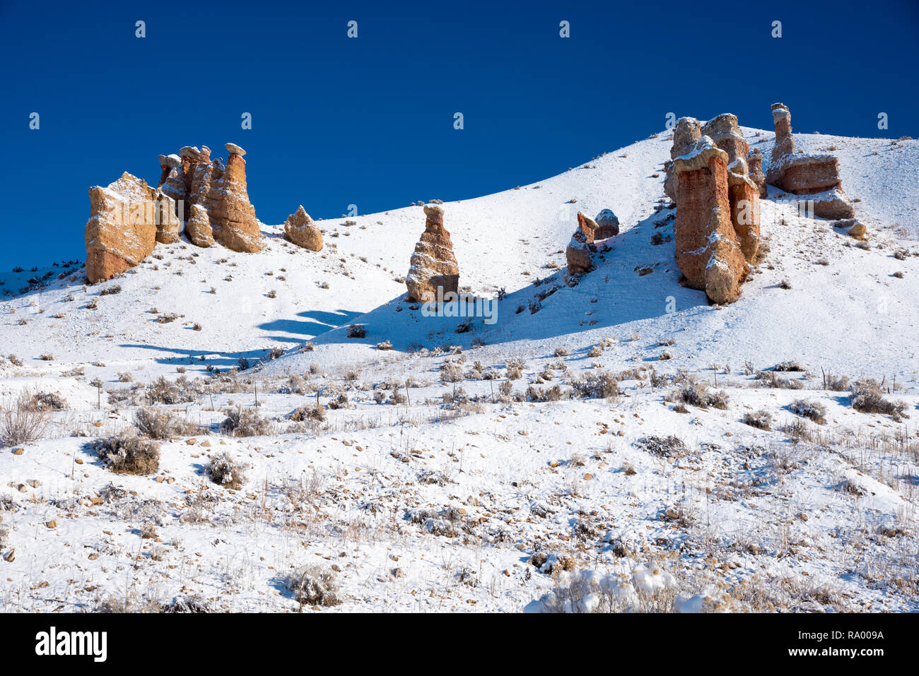 Rock formation and snowy mountains hi-res stock photography and images ...