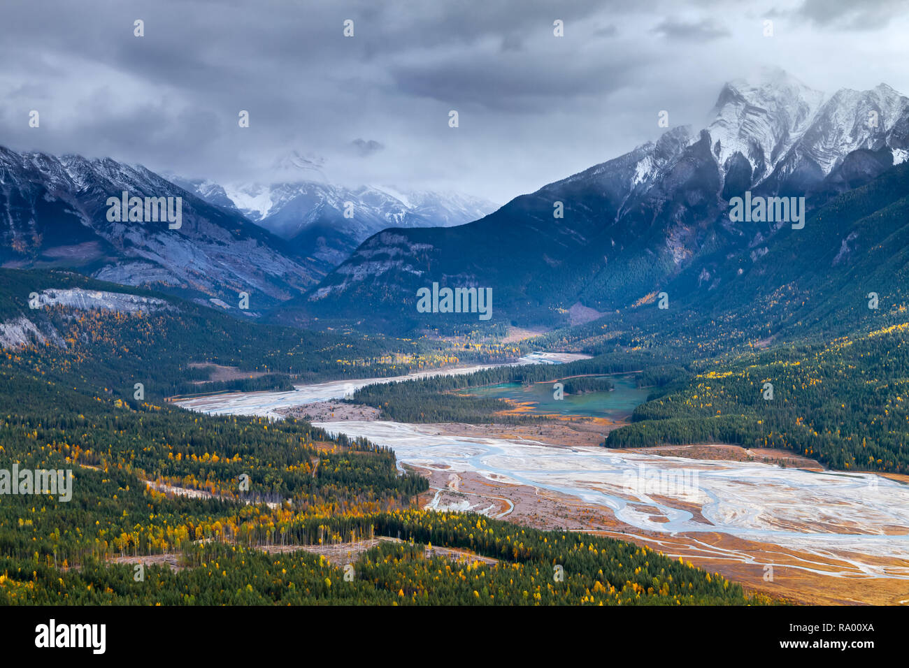 Kinbasket Lake High Resolution Stock Photography and Images - Alamy