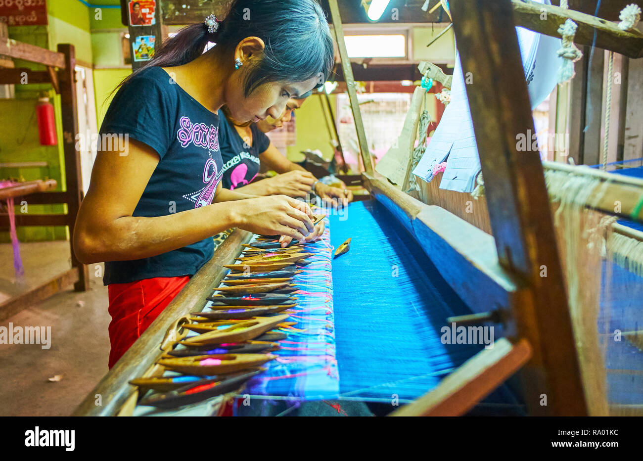 Handloom workers hi-res stock photography and images - Alamy
