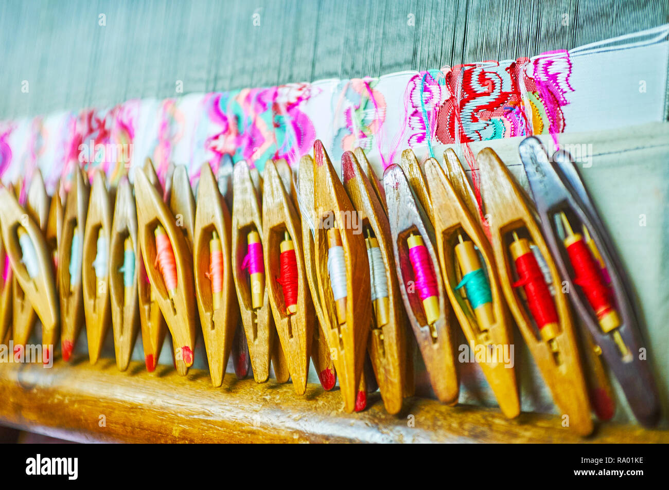 Flying shuttle loom hi-res stock photography and images - Alamy