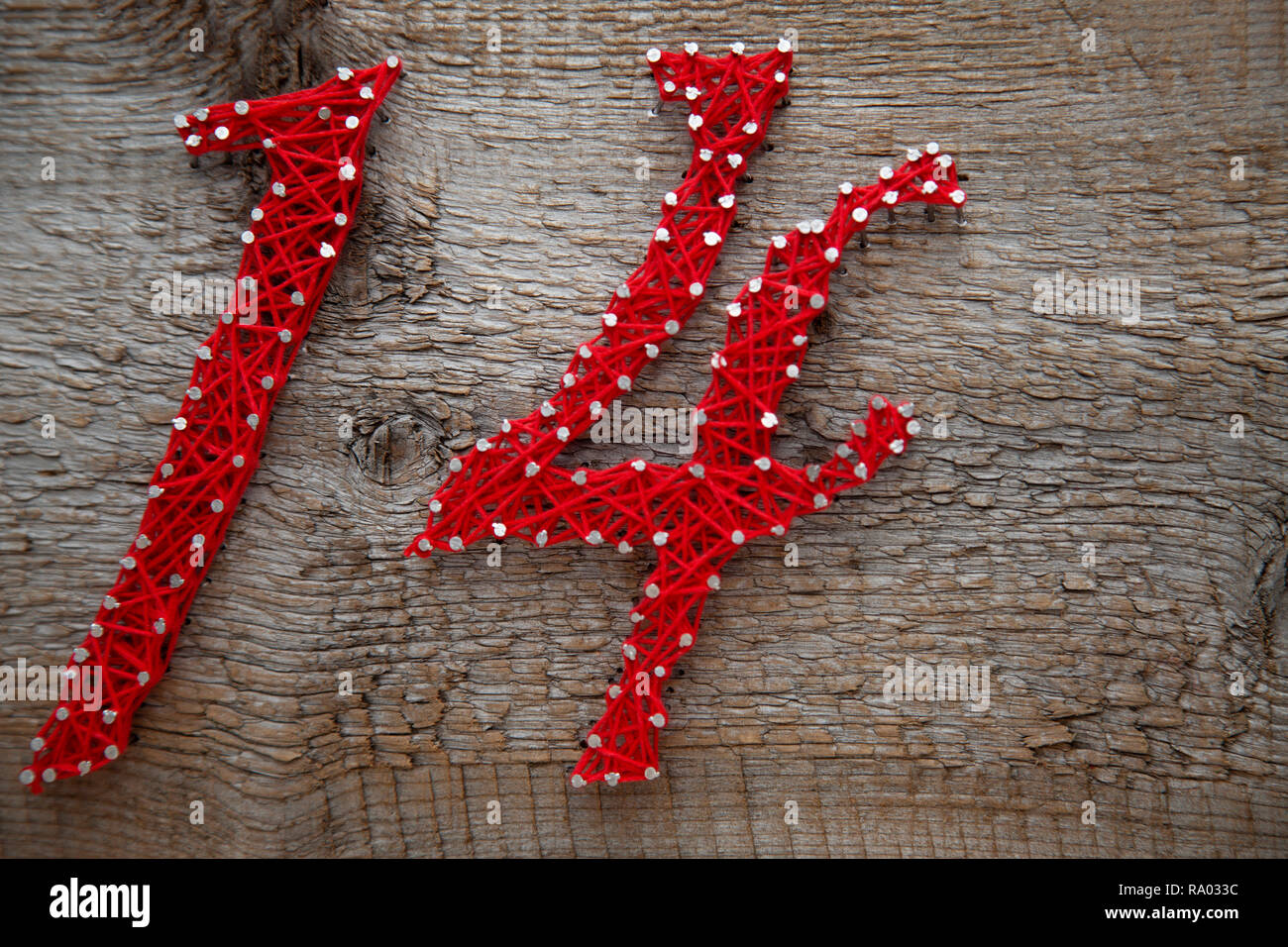 Red string board hi-res stock photography and images - Alamy