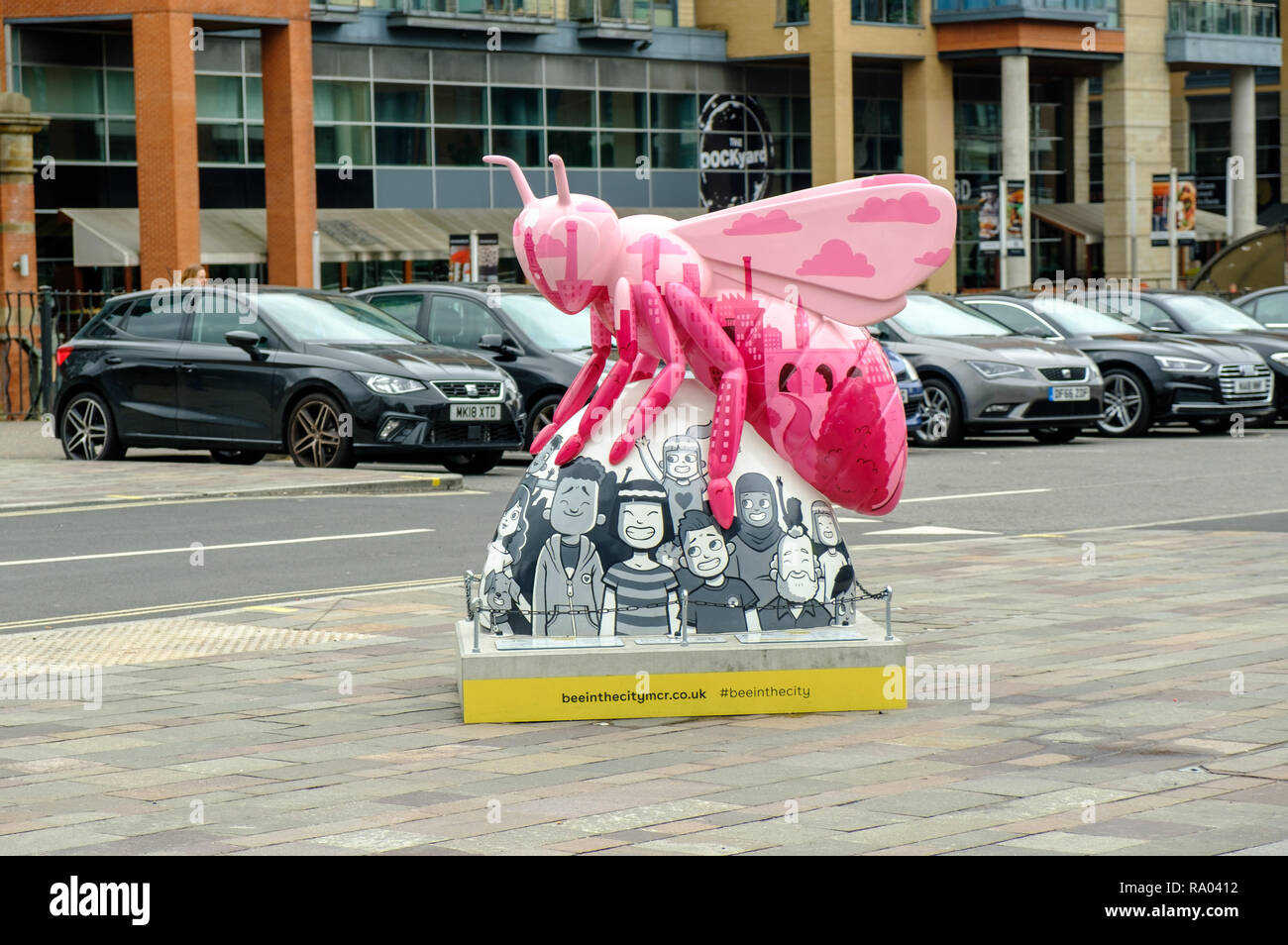 Manchester statue bee hi-res stock photography and images - Alamy