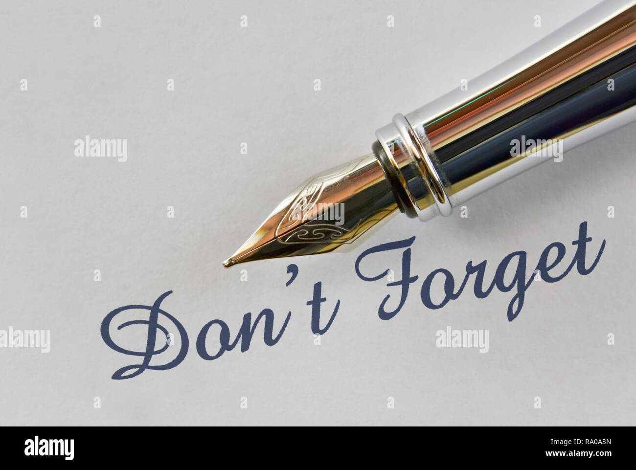 Text Don't Forget and a fountain pen on bright background Stock Photo ...