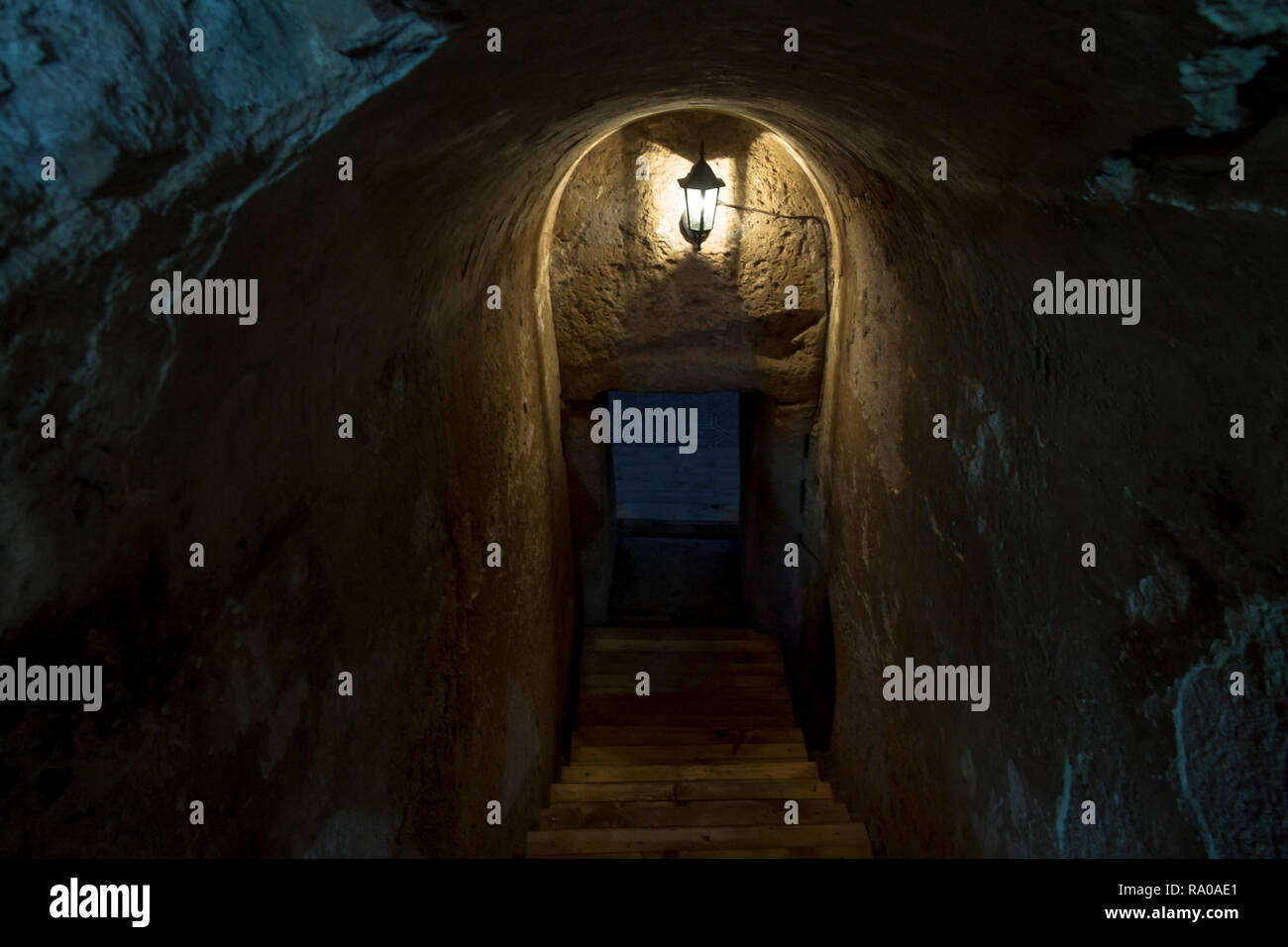 Abandoned crypt hi-res stock photography and images - Alamy