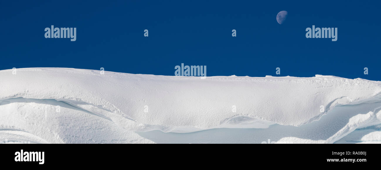 Antarctica, Antarctic peninsula, Gerlach Straight, Wilhelmina Bay in ...