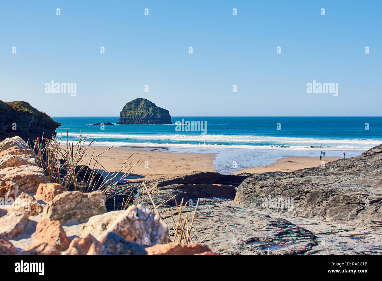 Gull rock trebarwith strand hi-res stock photography and images - Alamy
