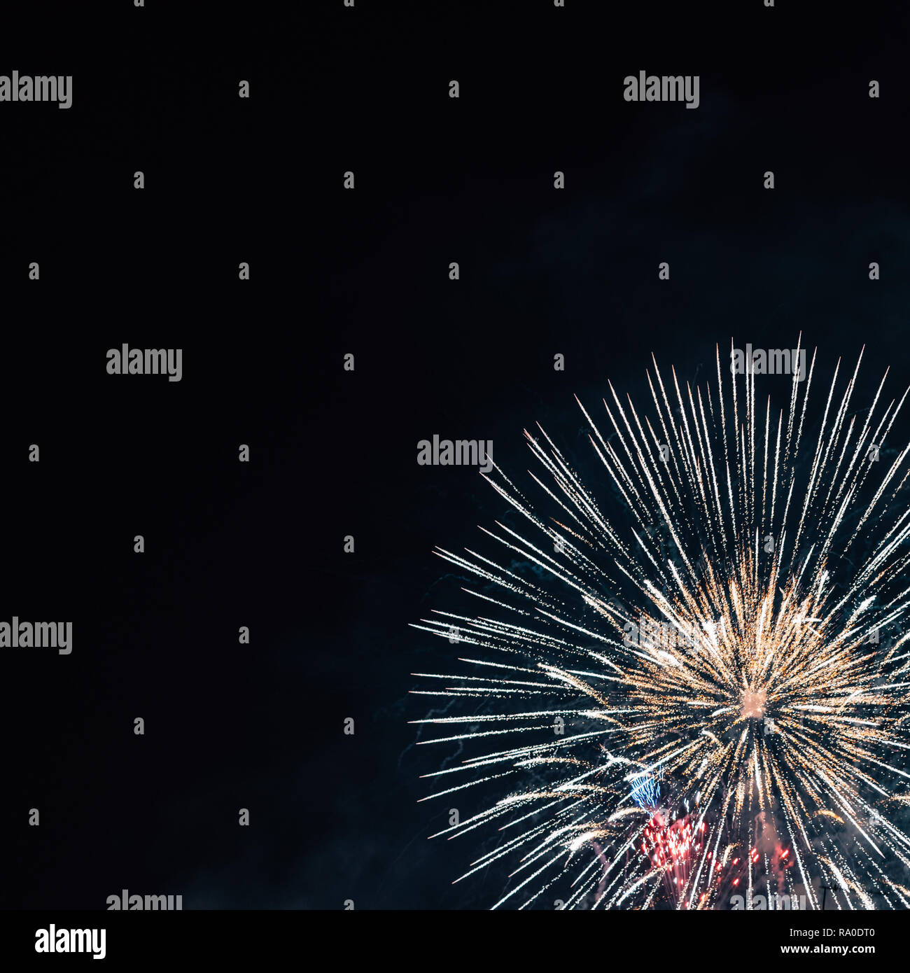 Round fireworks hi-res stock photography and images - Alamy