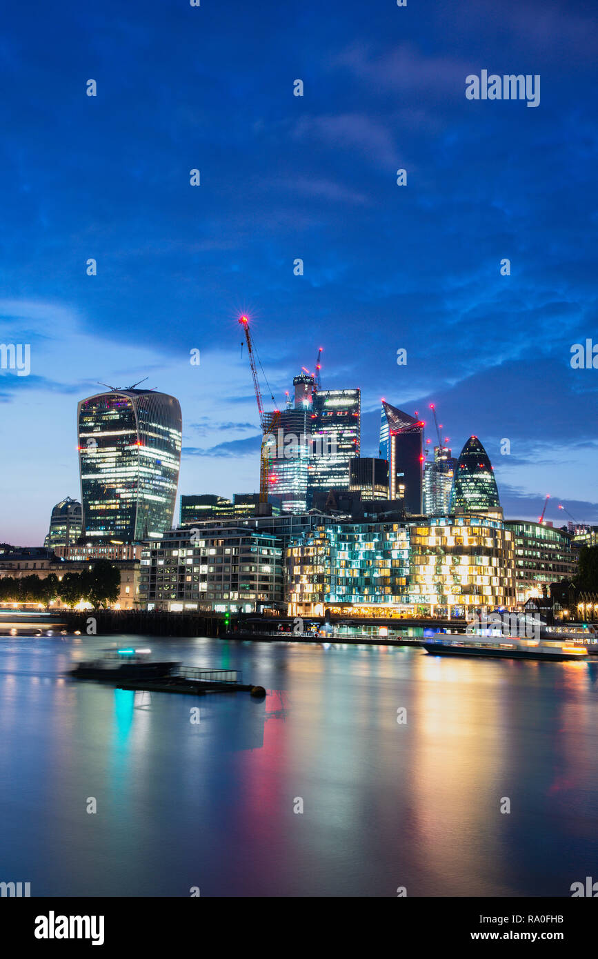 City london skyscrapers night hi-res stock photography and images - Alamy