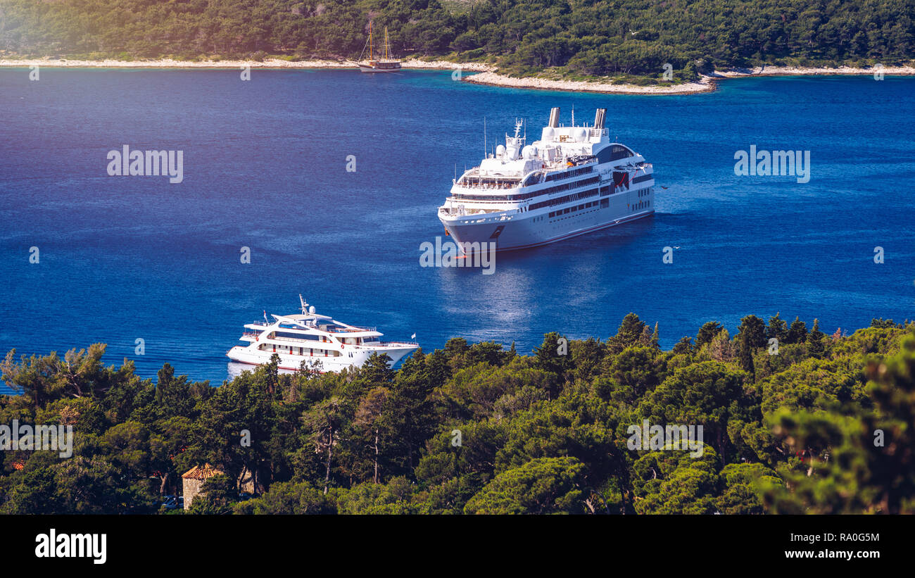 Luxury cruise boat with tropical island, panoramic view. Concept of ...