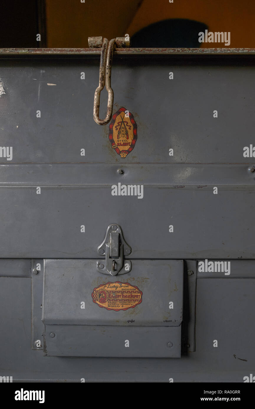 16-Dec-2018-Vintage Travel Trunk Stickers Old Fashioned Luggage Trunk ...