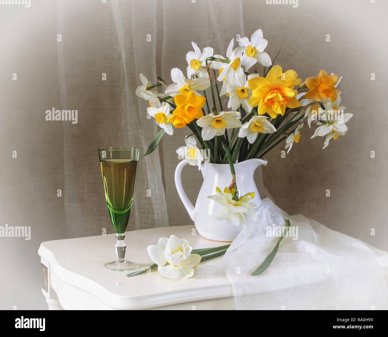 Still life with bouquet of daffodils Stock Photo - Alamy