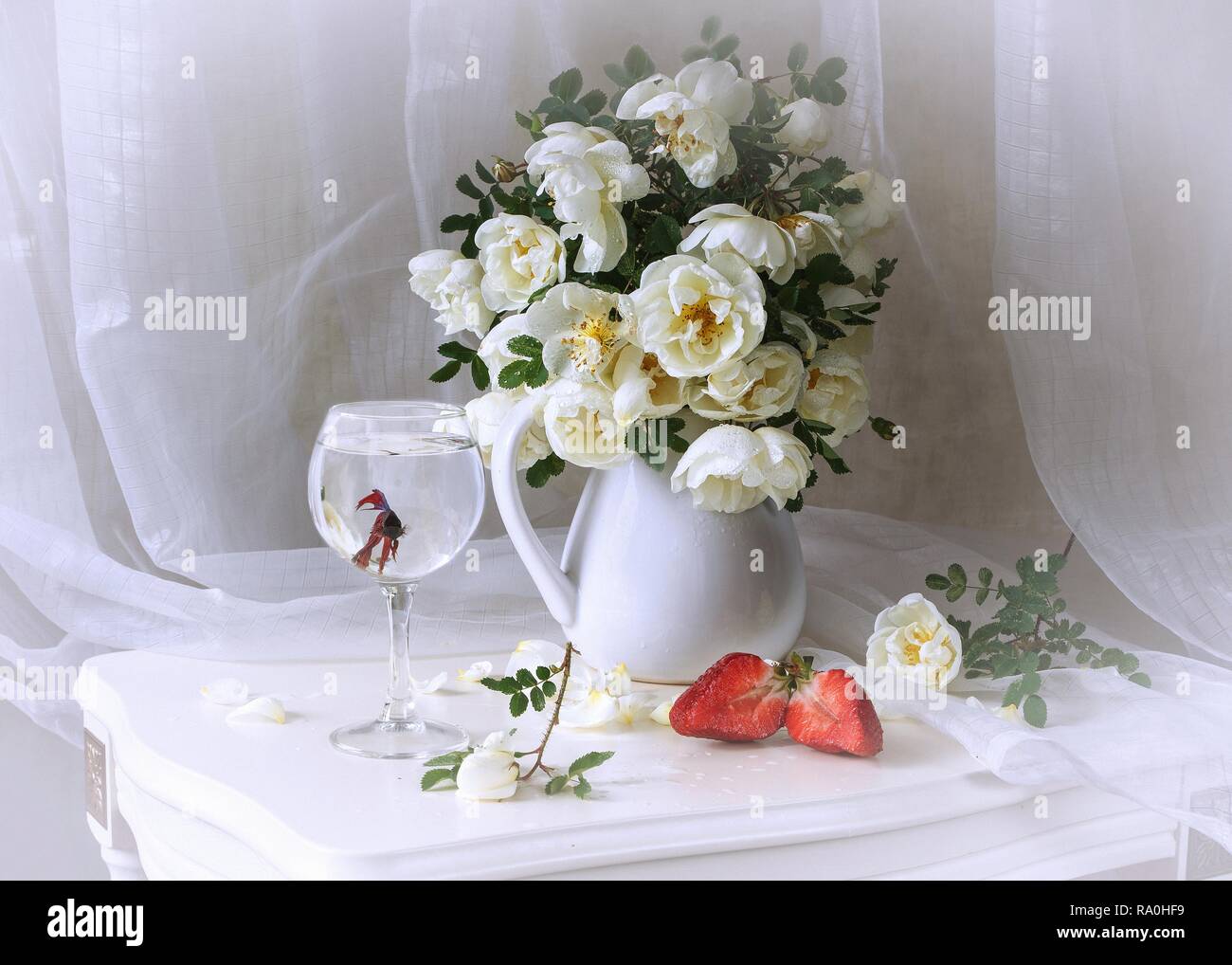 Spray roses hi-res stock photography and images - Alamy