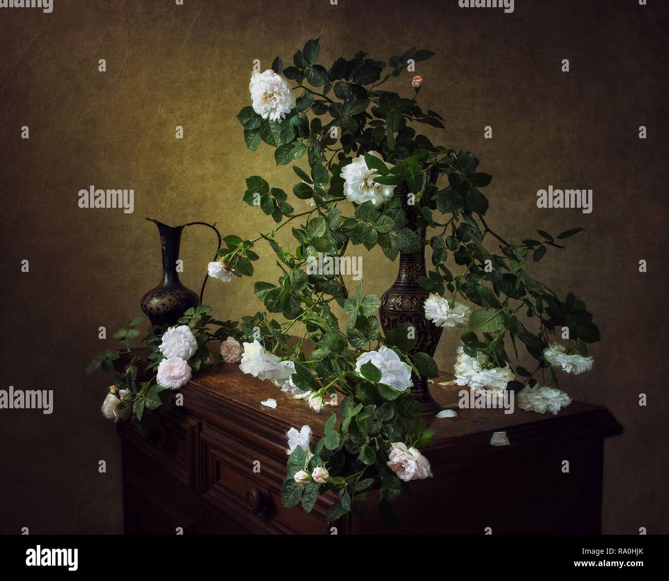 Spray roses hi-res stock photography and images - Alamy