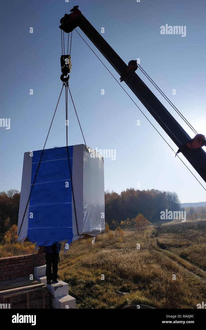 Crane truck lift steel beam hi-res stock photography and images - Alamy