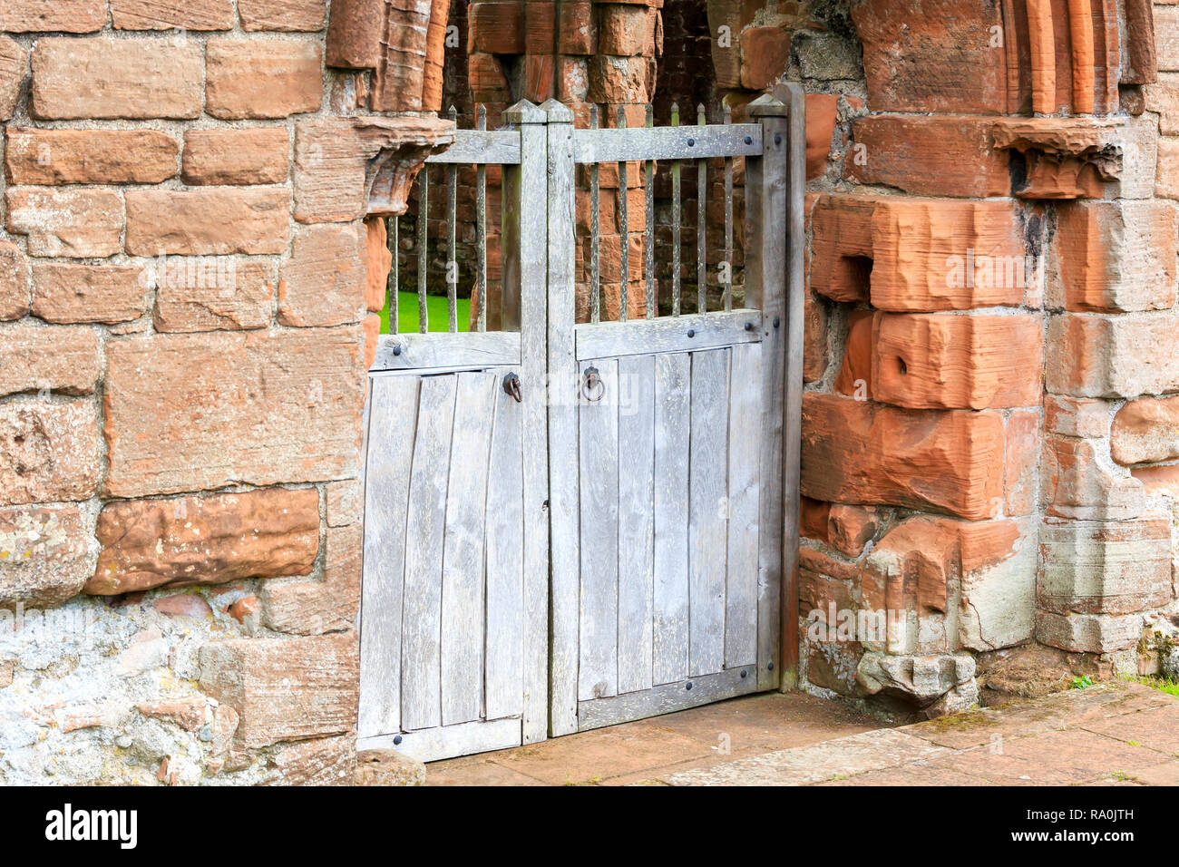 Old stone ruins hi-res stock photography and images - Alamy