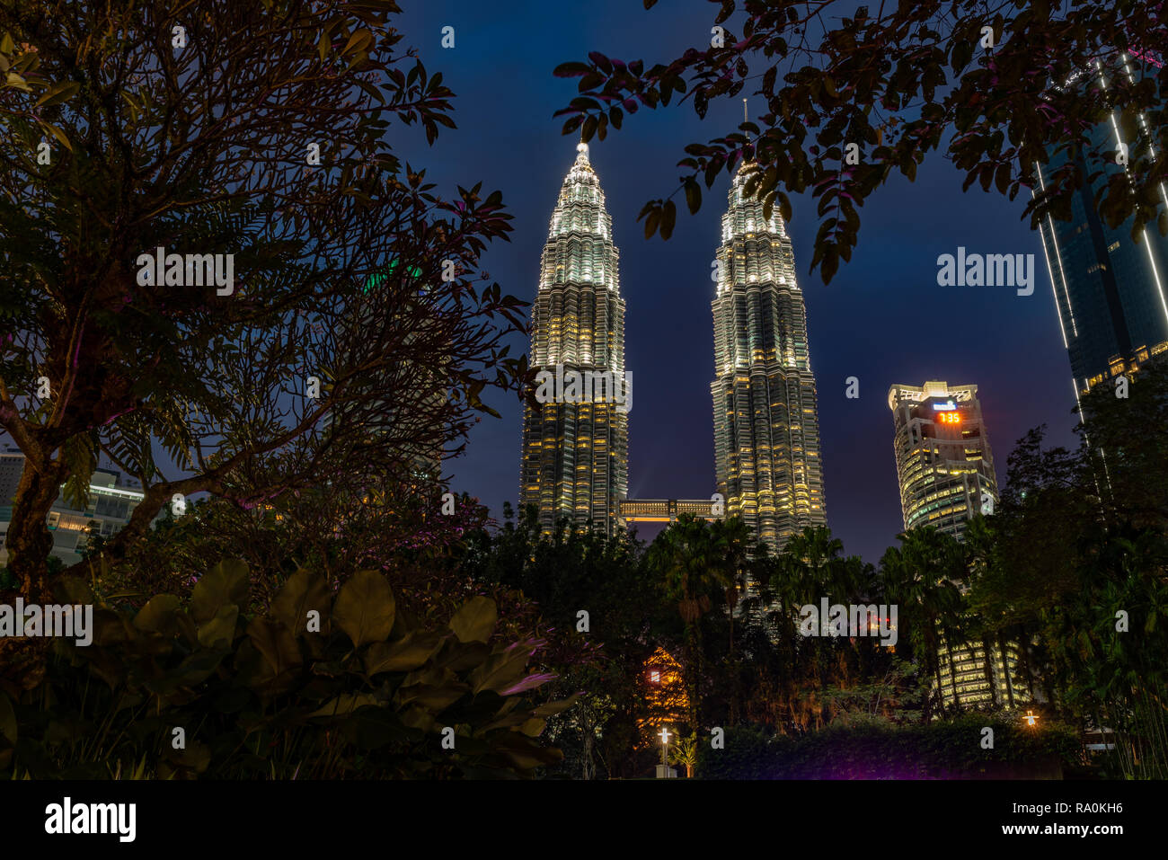 KLCC Twin Tower - viewed from the park Stock Photo - Alamy
