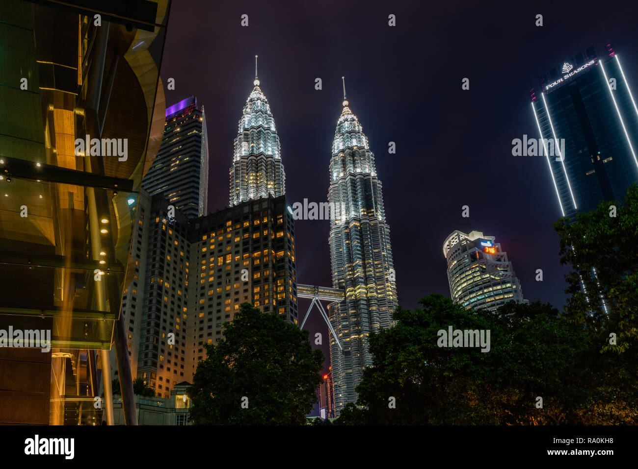Klcc twin tower hi-res stock photography and images - Alamy