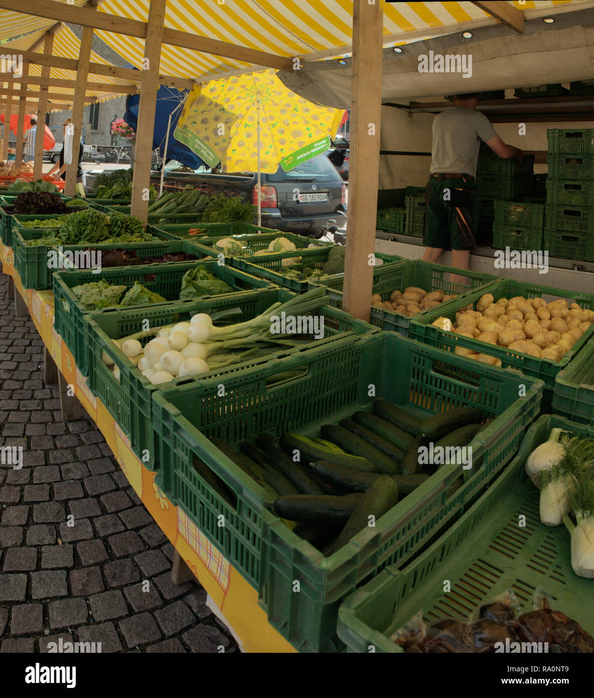 Open air grocer hi-res stock photography and images - Alamy