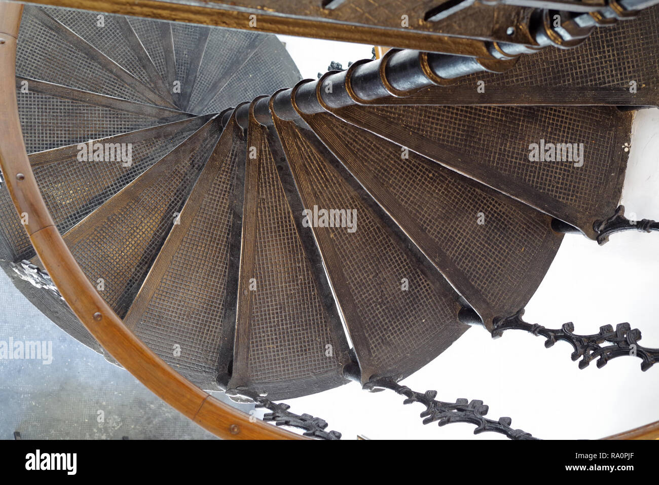 Stairs spiralling hi-res stock photography and images - Alamy