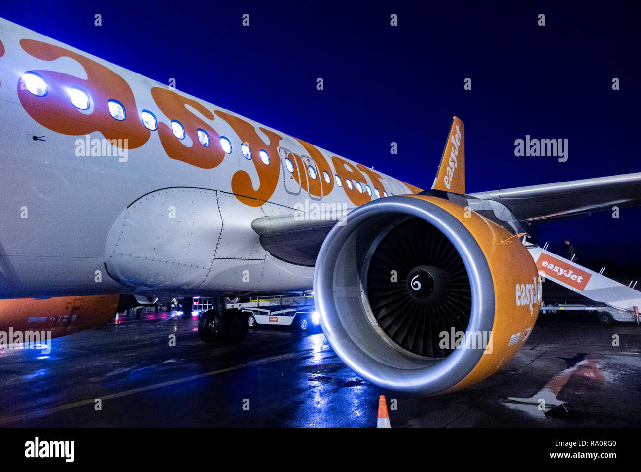 Night plane stairs hi-res stock photography and images - Alamy