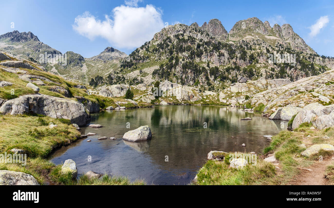 Panorama pyrenees mountain spain hi-res stock photography and images ...