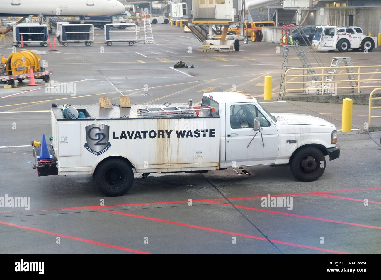 Airport lavatory hi-res stock photography and images - Alamy