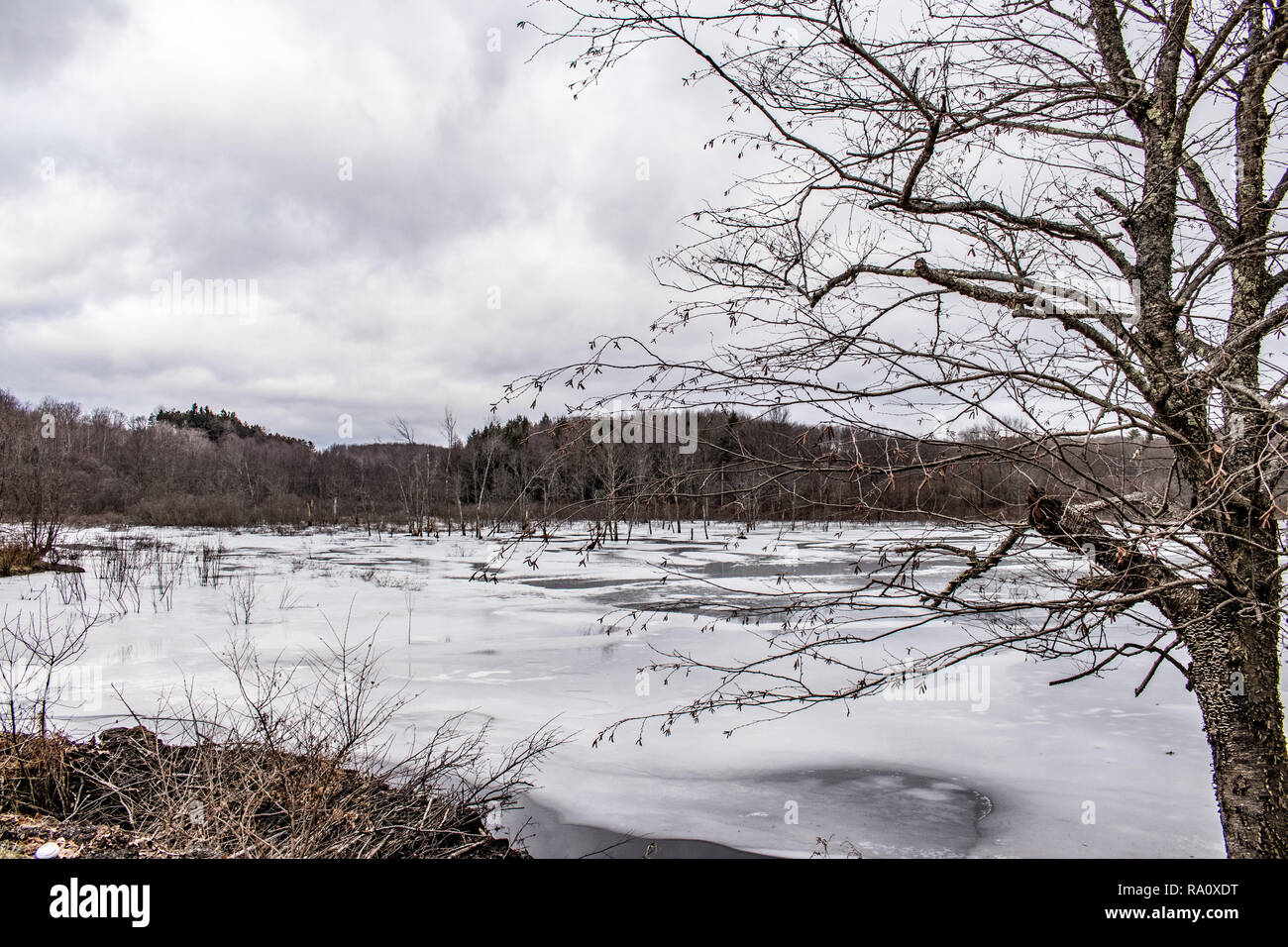 Iced lakes hi-res stock photography and images - Alamy