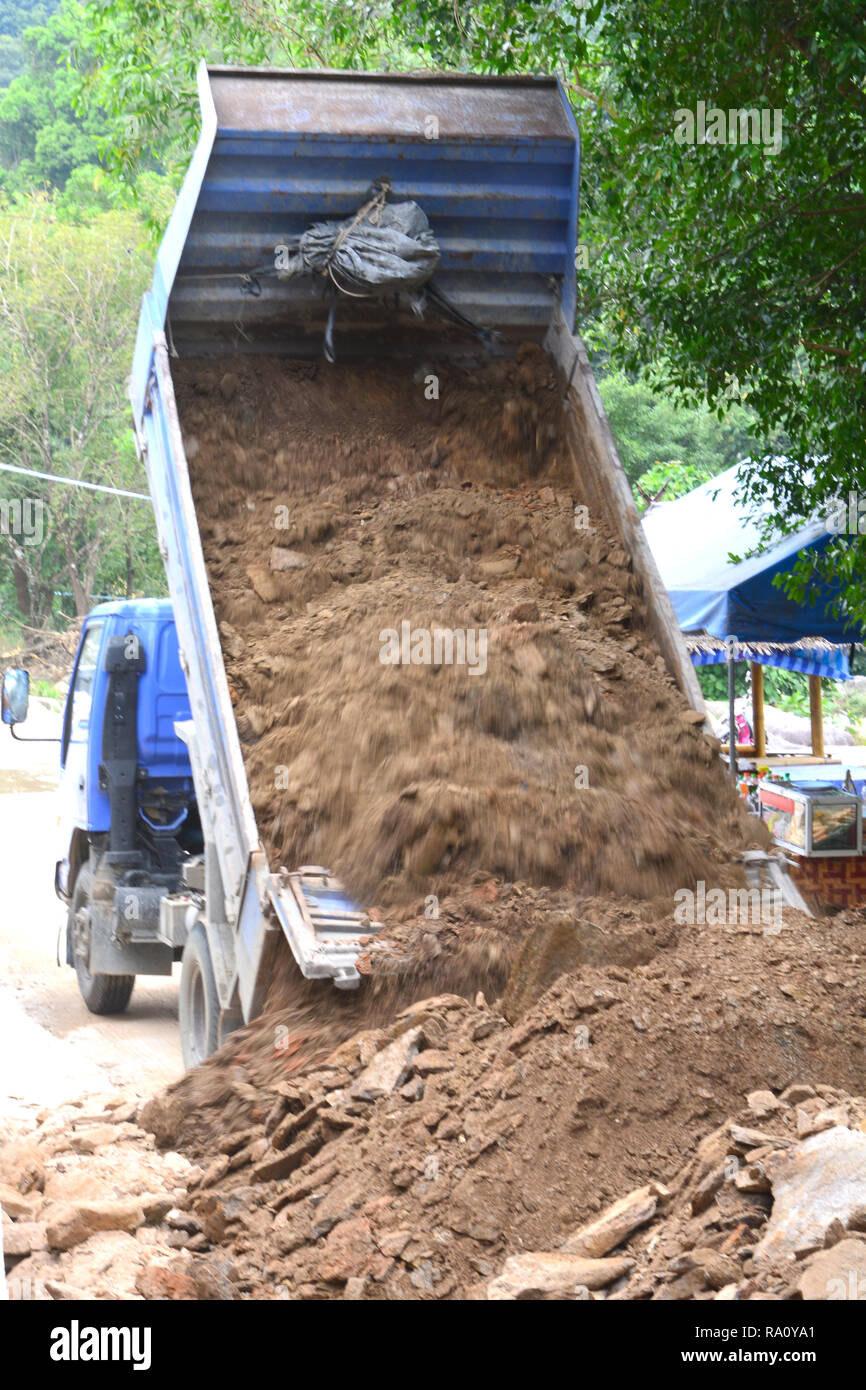 Dump truck unloading hi-res stock photography and images - Alamy