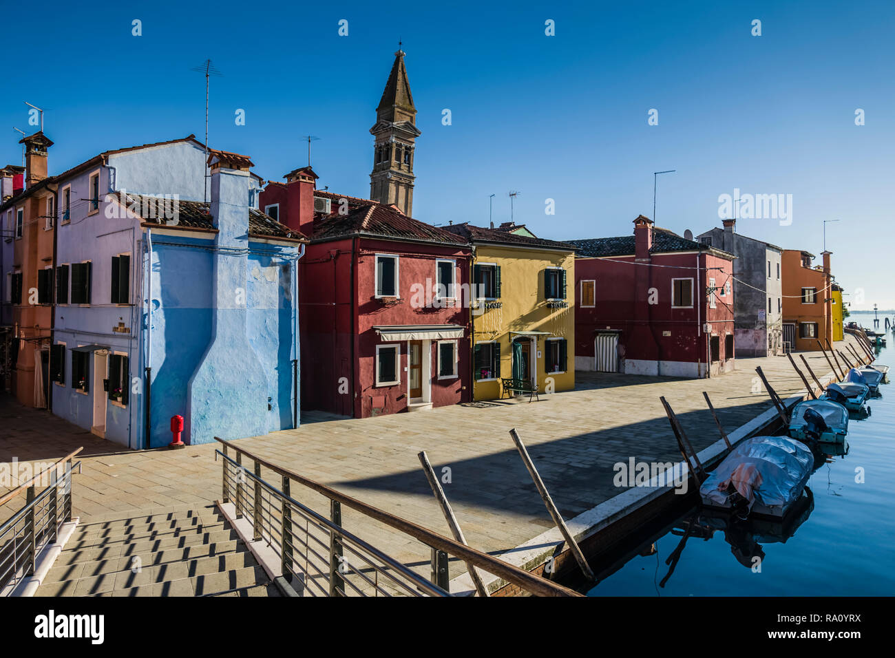 Water tower painted hi-res stock photography and images - Alamy