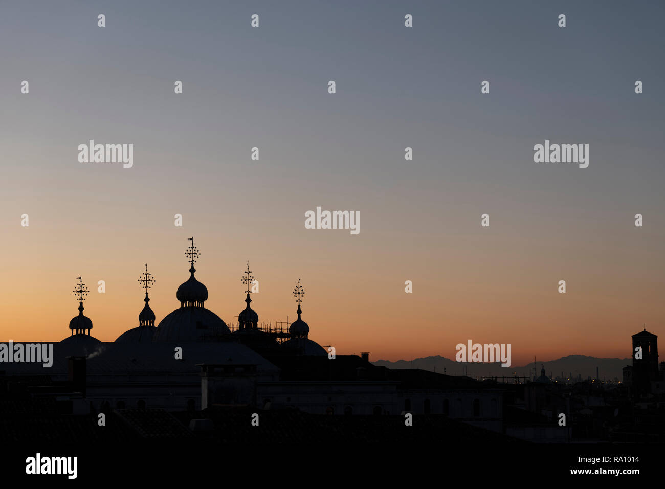 Venezia san marco skyline sunset hi-res stock photography and images ...