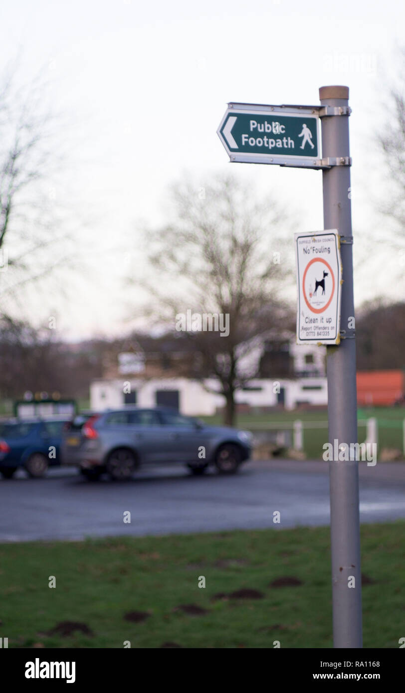 Foot path sign hi-res stock photography and images - Alamy