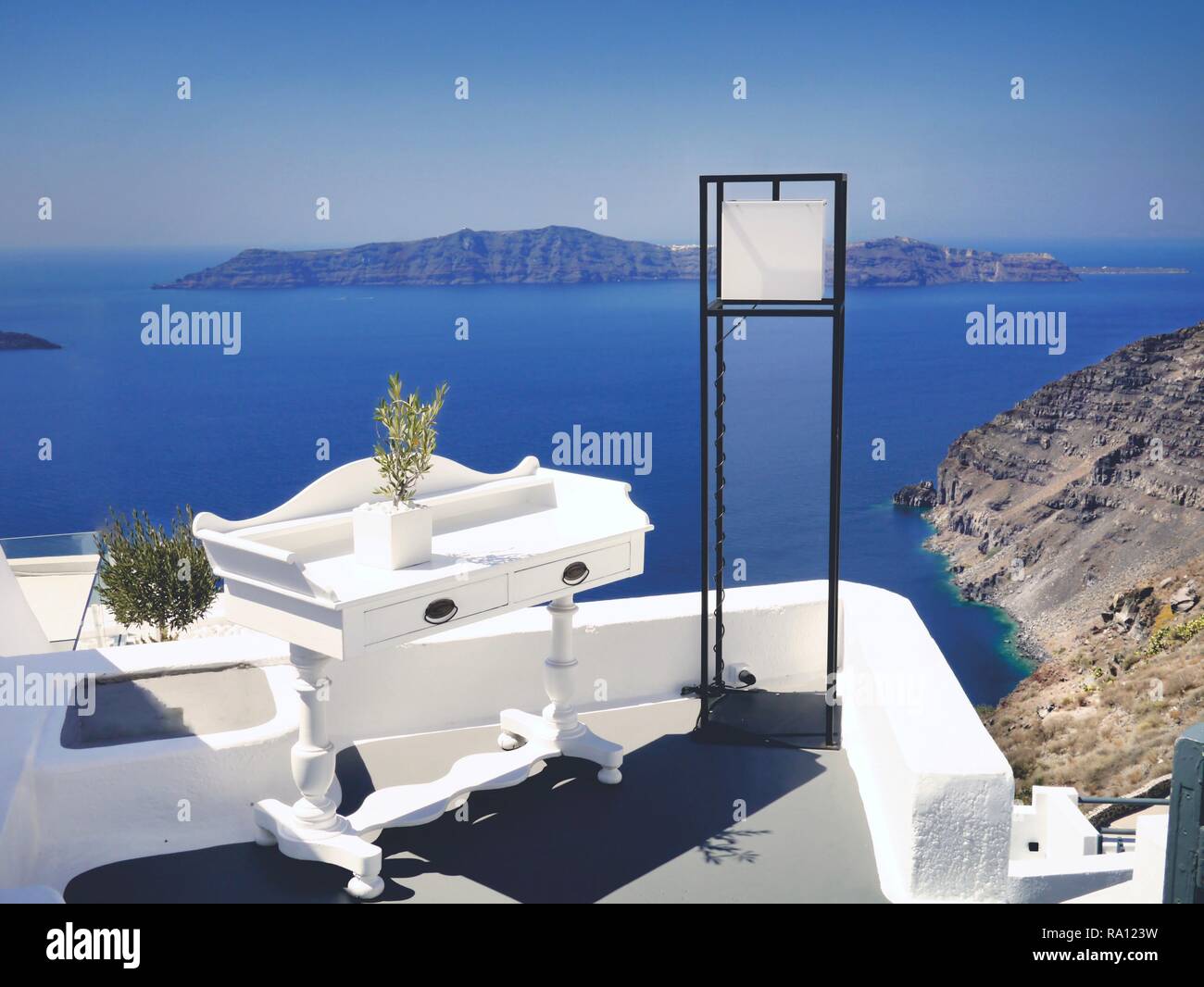 Santorini rooftop hi-res stock photography and images - Alamy