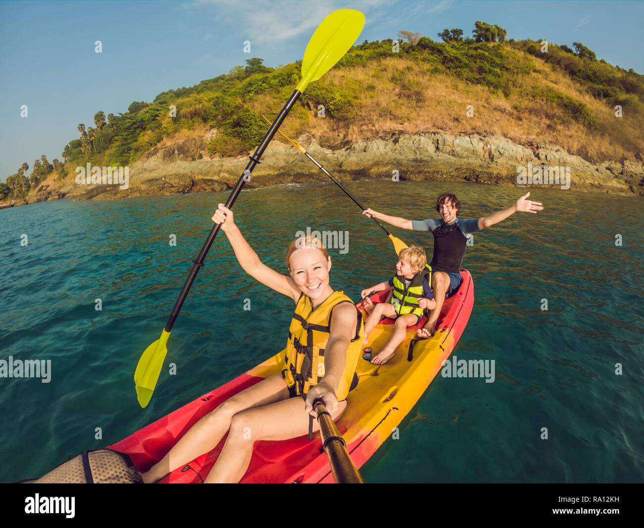 happy family with kid kayaking at tropical ocean Stock Photo - Alamy