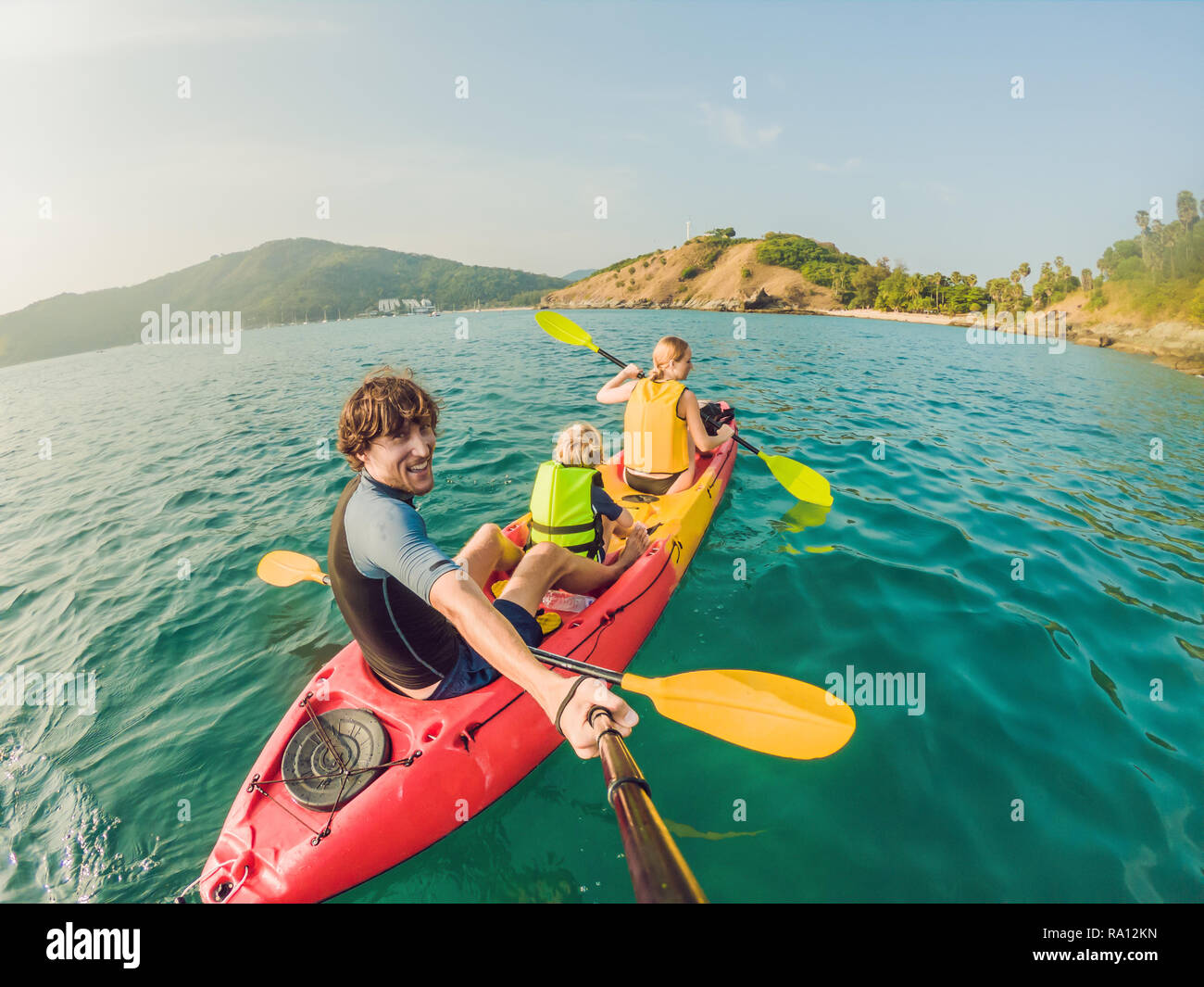 happy family with kid kayaking at tropical ocean Stock Photo - Alamy