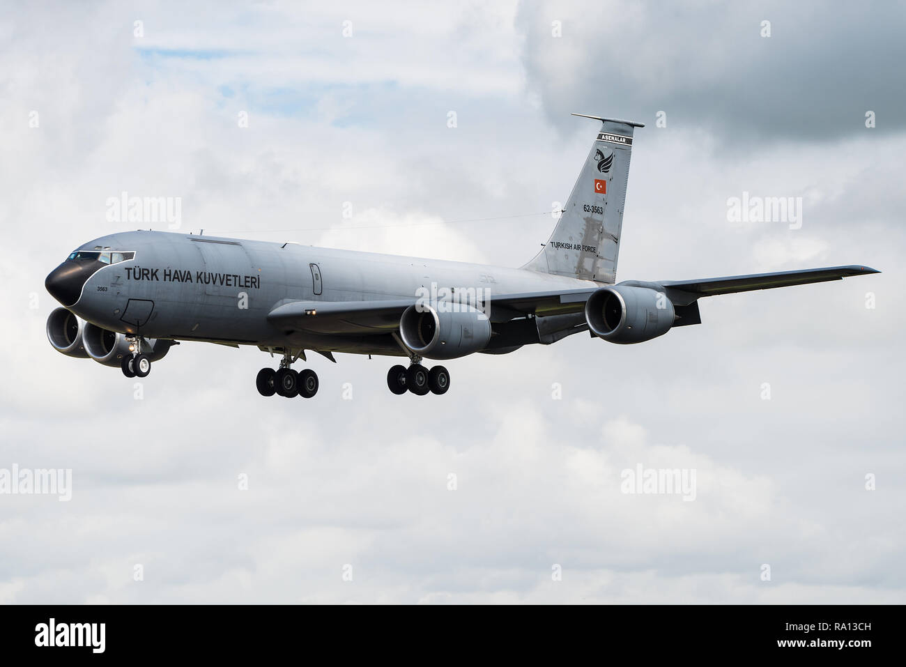 Aerial refueling hi-res stock photography and images - Alamy