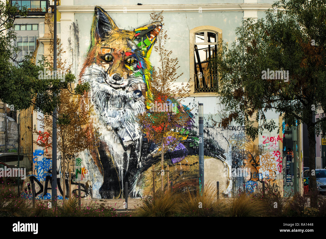 Graffty of the fox in Lisbon Stock Photo - Alamy