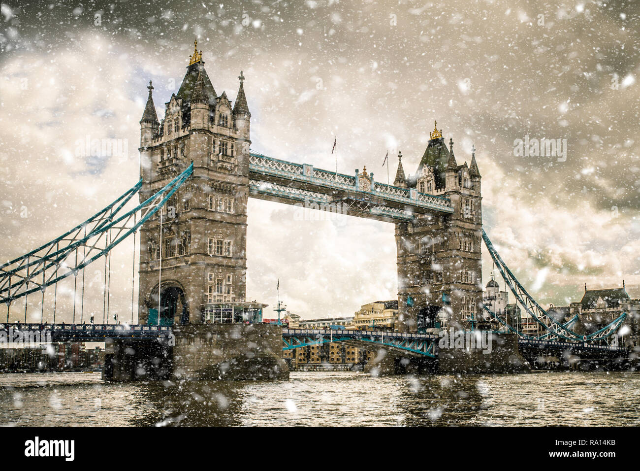 London Snow Wallpaper