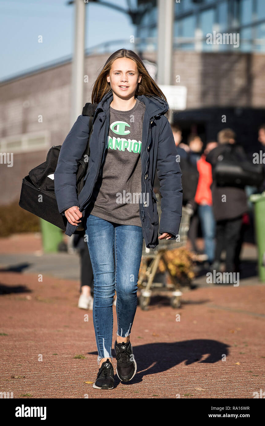 ROSMALEN - 17-11-2018, OJC Dutch football 2018 / 2019. Emma Lahaye ...