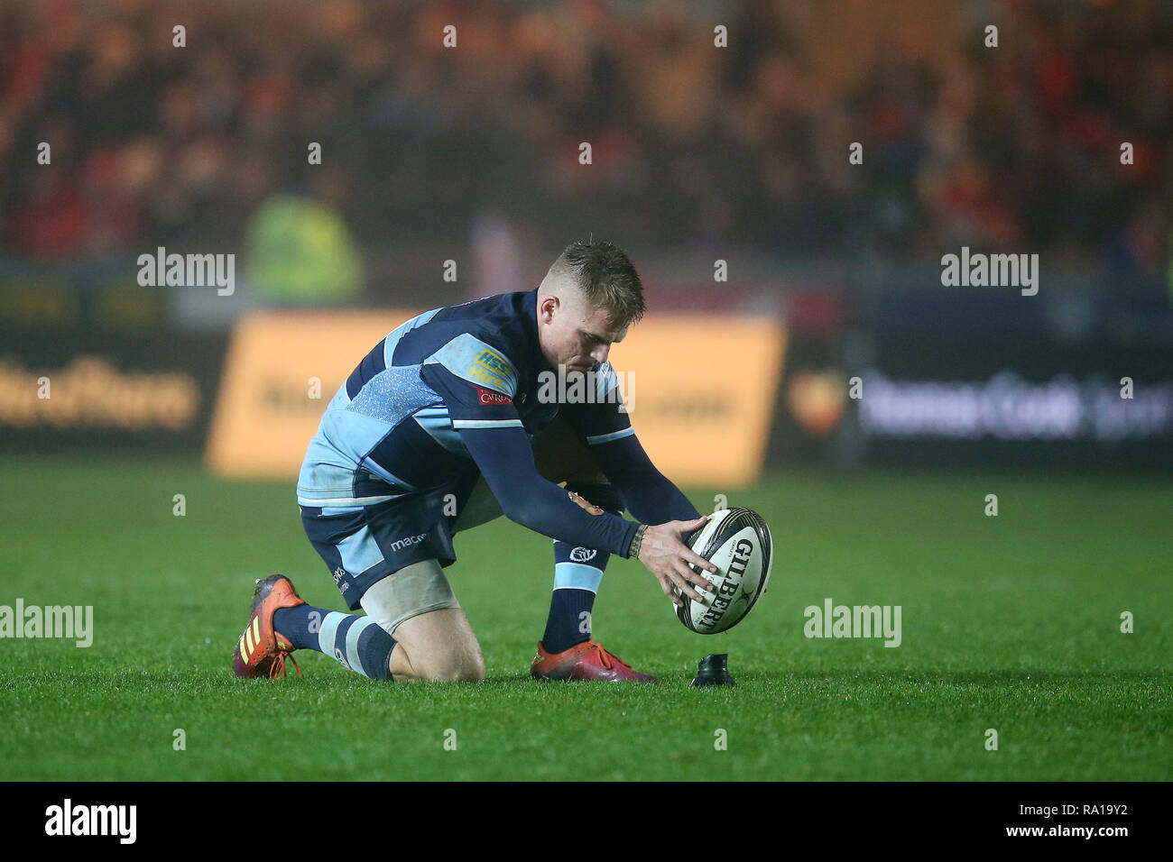 Rugby kick conversion hi-res stock photography and images - Alamy