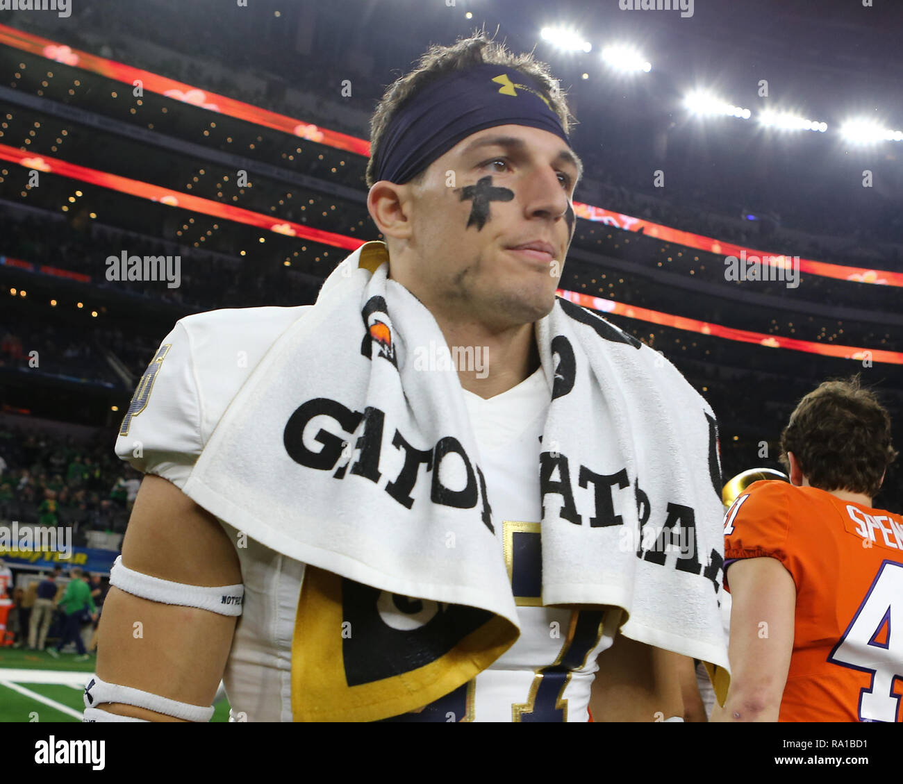Arlington, TX, USA. 29th Dec, 2018. Notre Dame linebacker Robert Regan ...